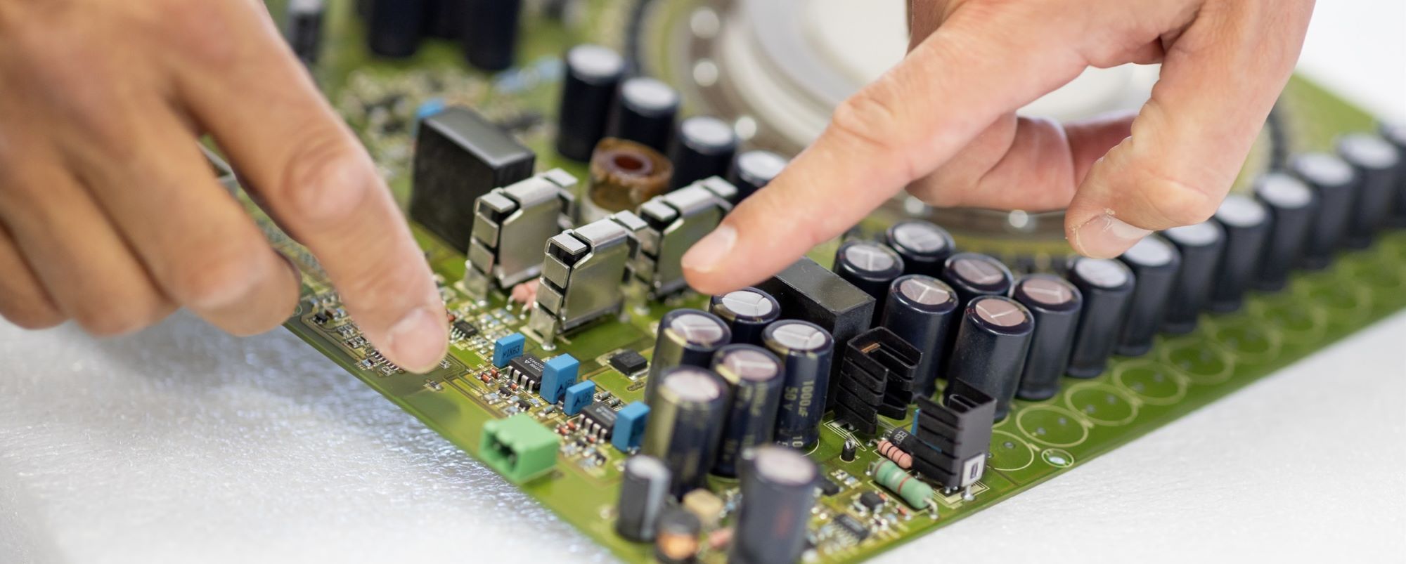 Solid-state circuit breakers - Astrol